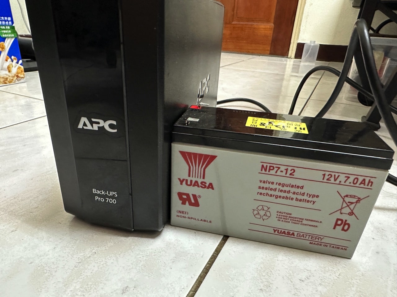 APC BACK-UPS PRO 700 嗶嗶叫 續命更換電池 - 理工宅
